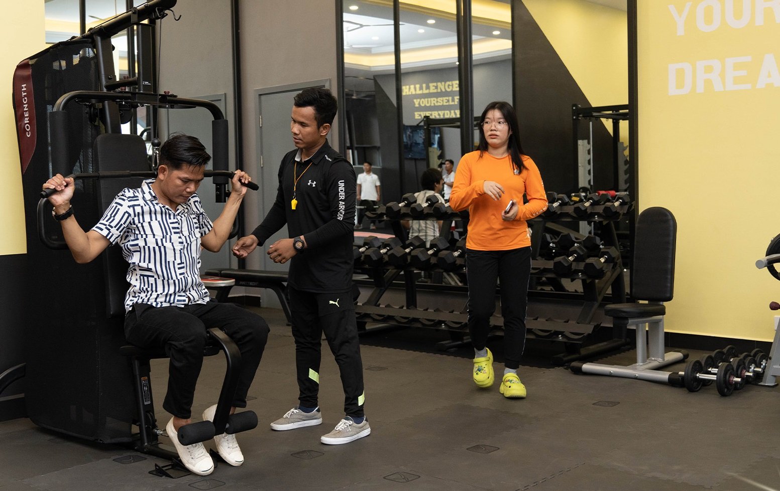 ក្លឹបហាត់ប្រាណធំជាងគេមួយនៅតាមបណ្ដោយផ្លូវជាតិលេខ 6A នៃគម្រោងបុរី The Flora ...