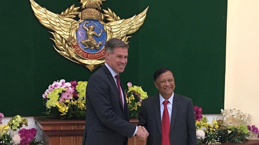 ស្ងាត់ៗ មន្ត្រី ការពារជាតិ អាមេរិក មក បំពេញ ទស្សនកិច្ច នៅ កម្ពុជា ...