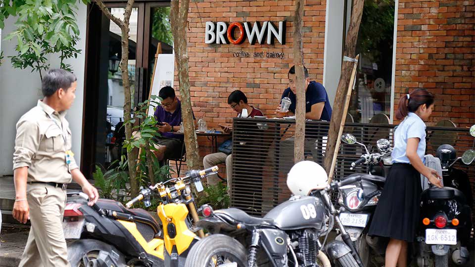 ថៅកែ ហាង Brown Coffee បង្ហើប ពី រូបមន្ដ ៤ យ៉ាង ដើម្បី ជោគជ័យ — Cambonomist